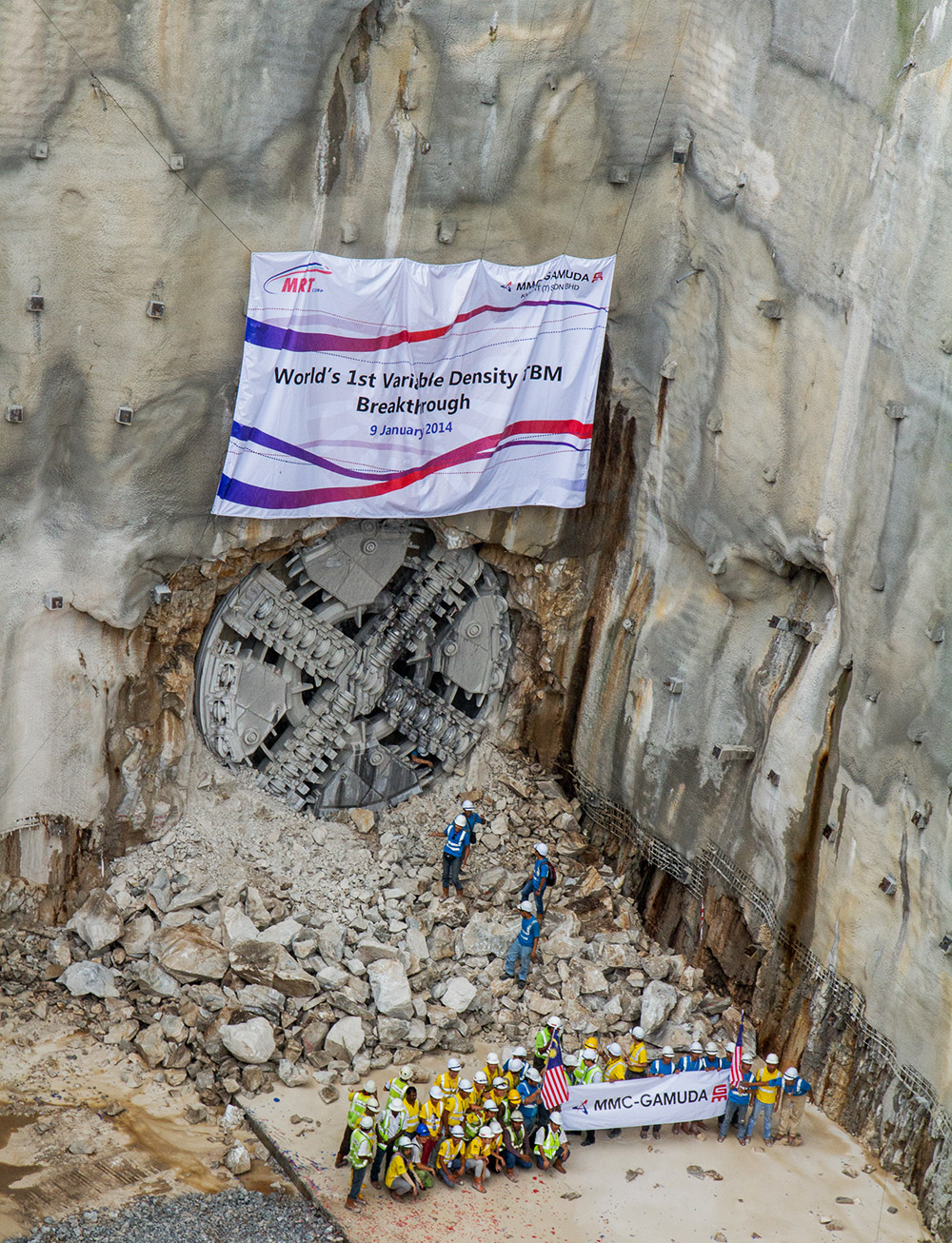 PENEMBUSAN MESIN PENGOREK TEROWONG “VARIABLE DENSITY” YANG PERTAMA ...