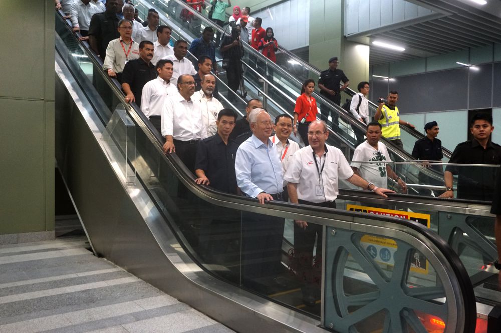 PRIME MINISTER’S FIRST MRT TRAIN RIDE - MRT Corp