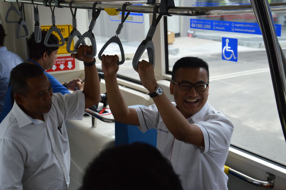 SPAD MEMERIKSA BAS PENGANTARA MRT - MRT Corp