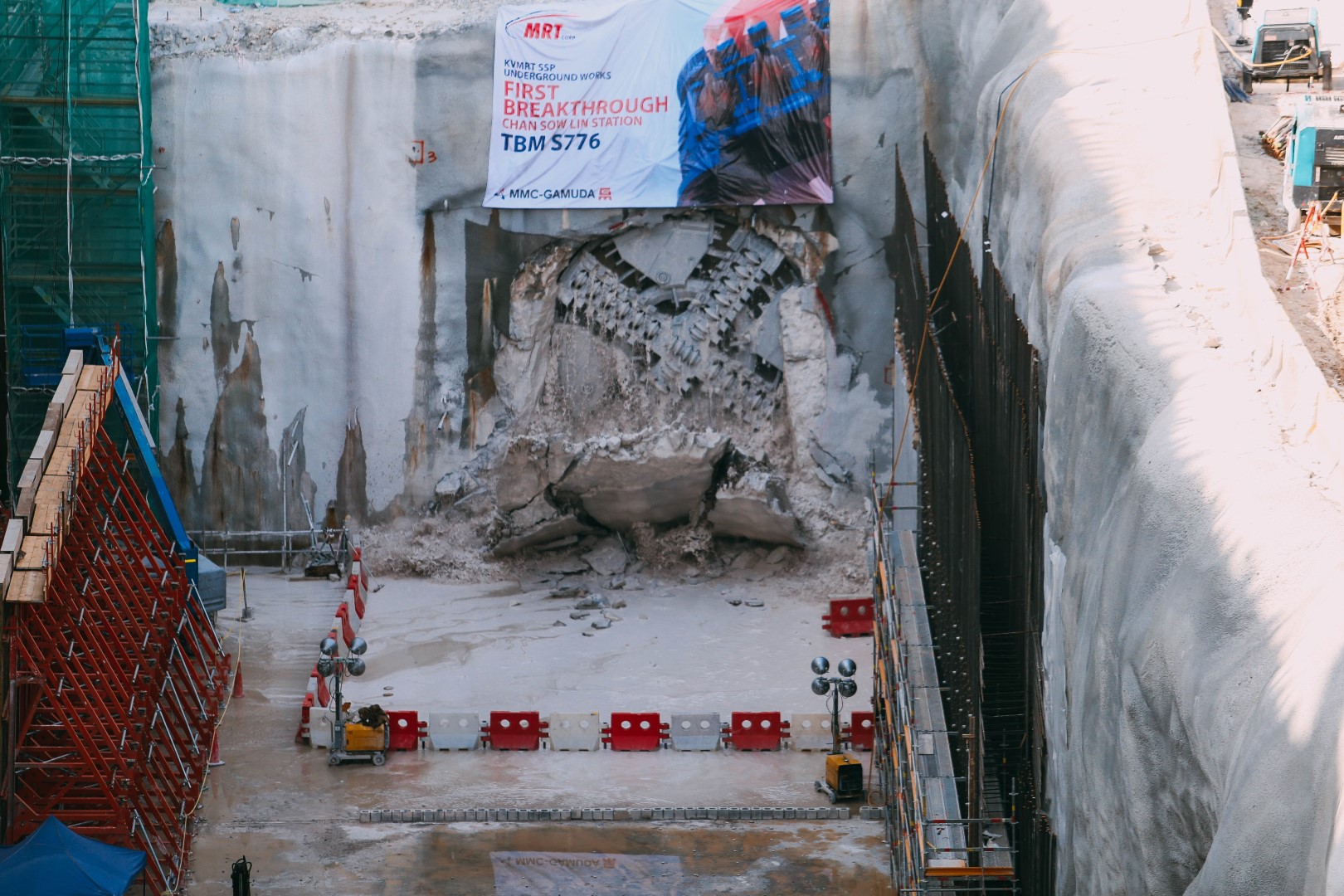 FIRST TBM BREAKTHROUGH FOR THE MRT SSP LINE - MRT Corp