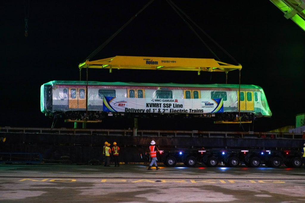 ARRIVAL OF SSP LINE FIRST TWO COMPLETELY BUILT-UP ELECTRIC TRAINS - MRT ...