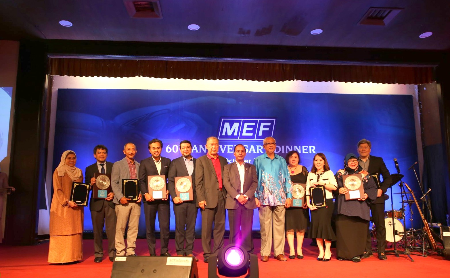 MRT CORP MERANGKUL ANUGERAH PERAK KECEMERLANGAN MAJIKAN - MRT Corp