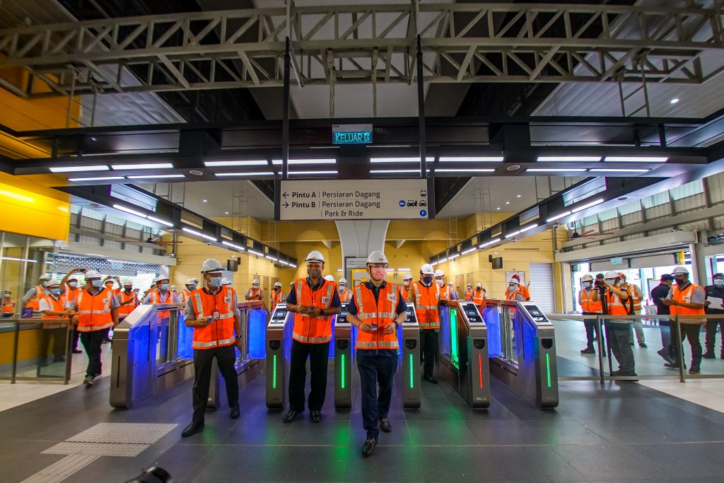 TRANSPORT MINISTER AND DEPUTY FINANCE MINISTER I INSPECT MRT PUTRAJAYA ...