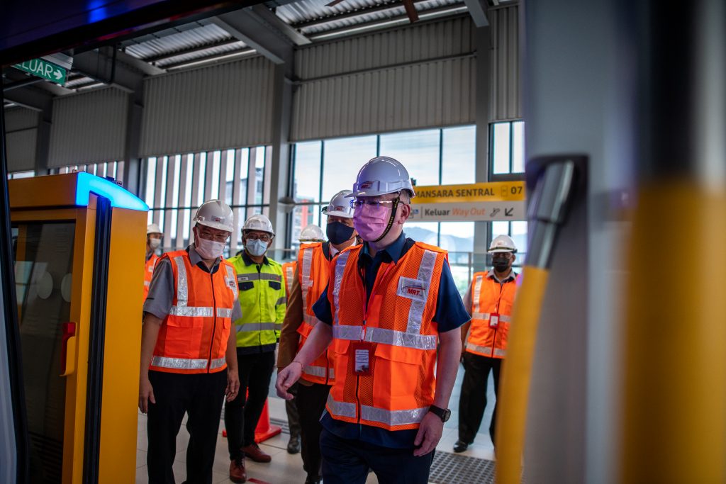 TRANSPORT MINISTER AND DEPUTY FINANCE MINISTER I INSPECT MRT PUTRAJAYA ...