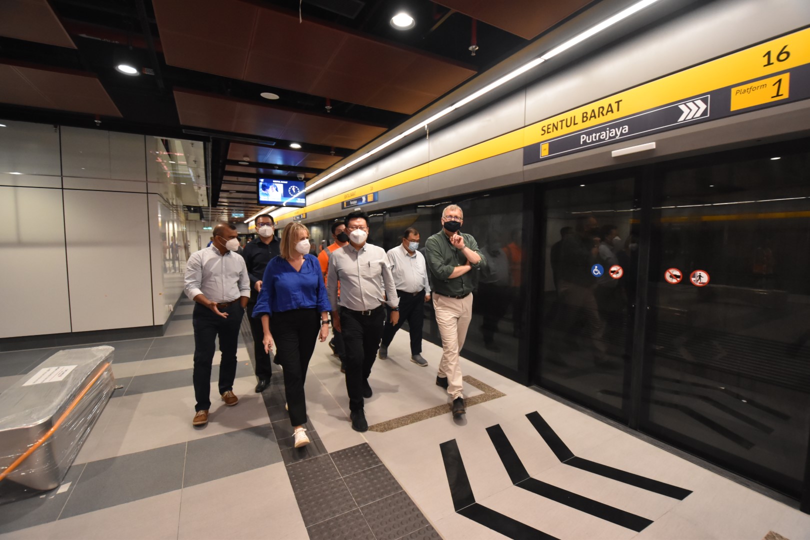 ICE UK PRESIDENT VISITS MRT PROJECT - MRT Corp